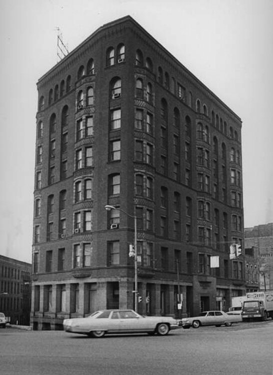 Daniel H. Burnham and John Wellborn Root: Designers of the first ...